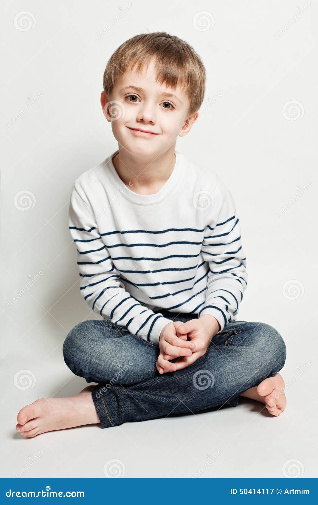 Muchacho lindo del niño imagen de archivo. Imagen de sonriente - 50414117