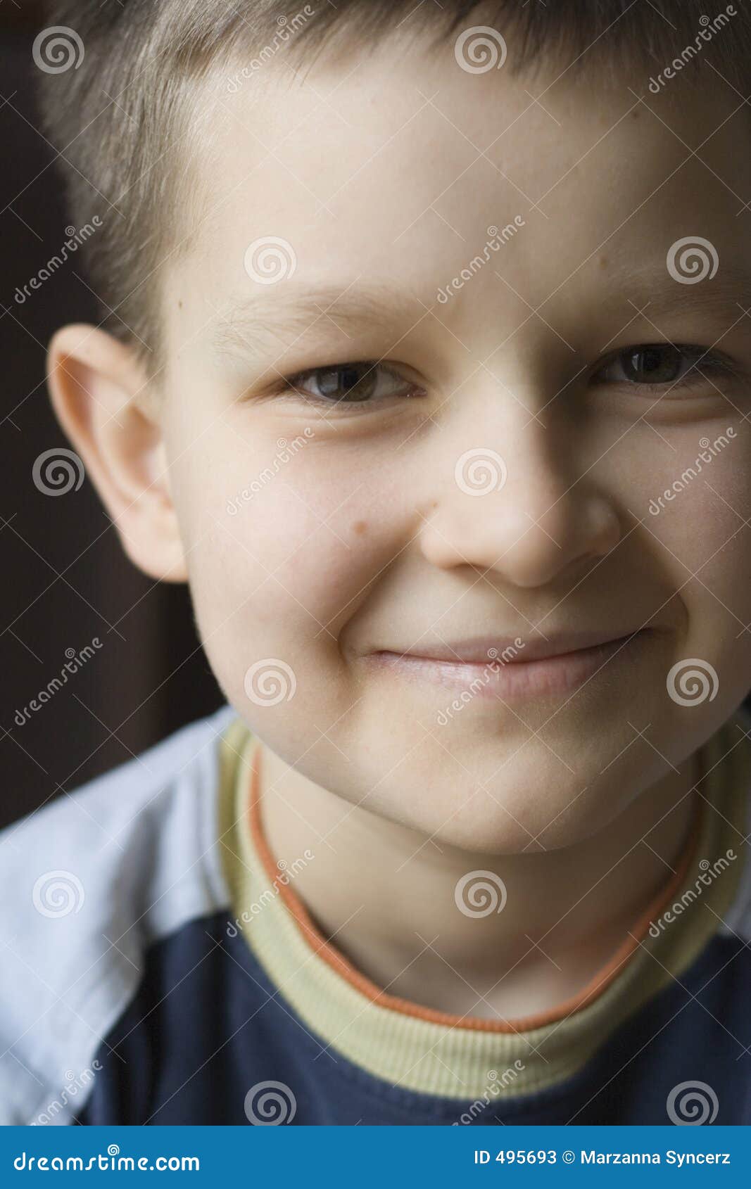 Muchacho muy feliz imagen de archivo. Imagen de muchachos - 495693