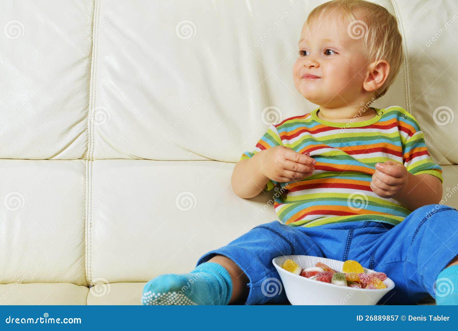 Muchacho Que Come Los Dulces Imagen de archivo - Imagen de chicle ...