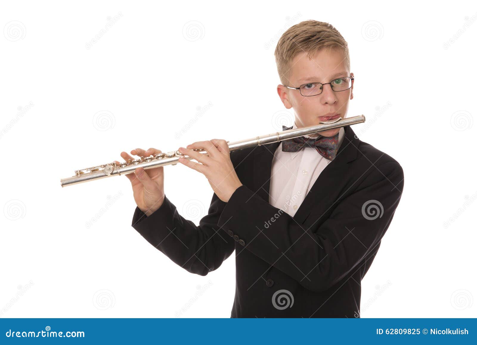 Muchacho Que Toca Una Flauta Imagen de archivo - Imagen de joven ...