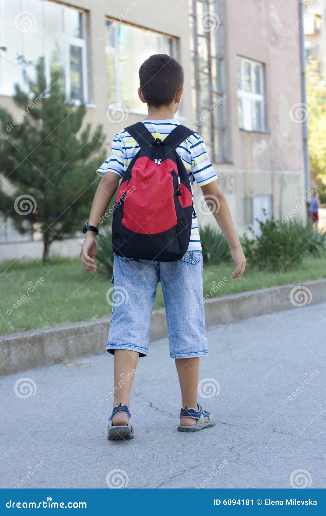 Muchacho Que Va a La Escuela Imagen de archivo - Imagen de estudiante ...