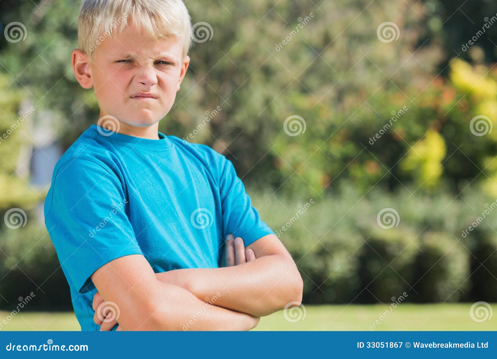 Muchacho Rubio Que Parece Enojado Imagen de archivo - Imagen de lindo ...