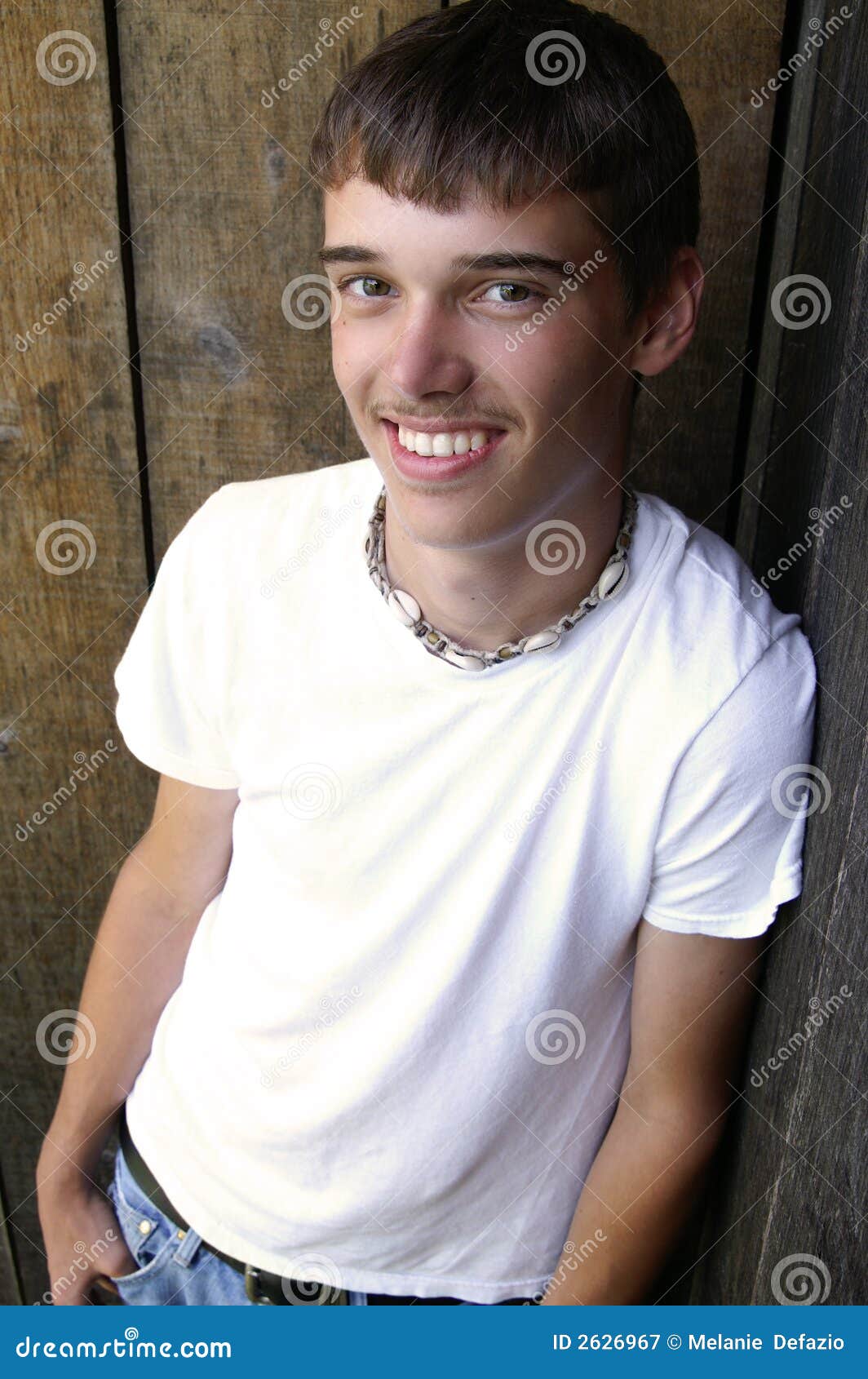 Muchacho sonriente imagen de archivo. Imagen de bigote - 2626967