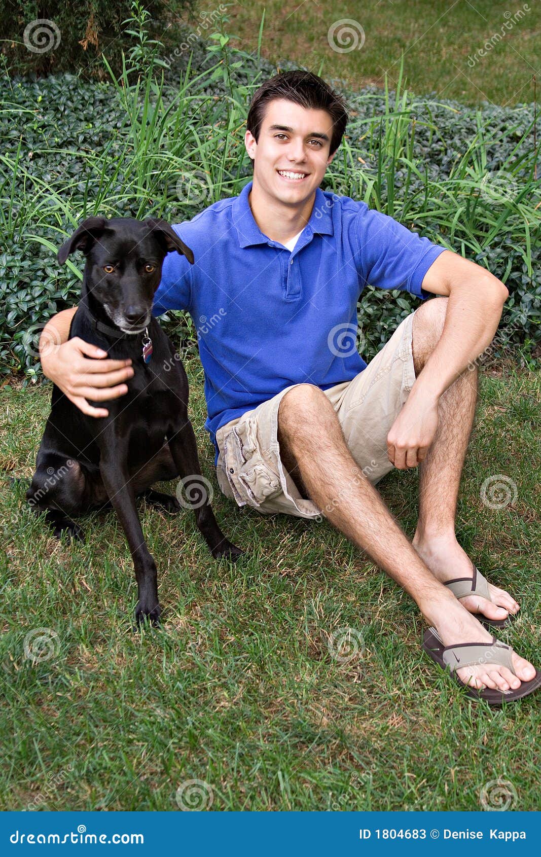 Muchacho y perro imagen de archivo. Imagen de mejor, grande - 1804683