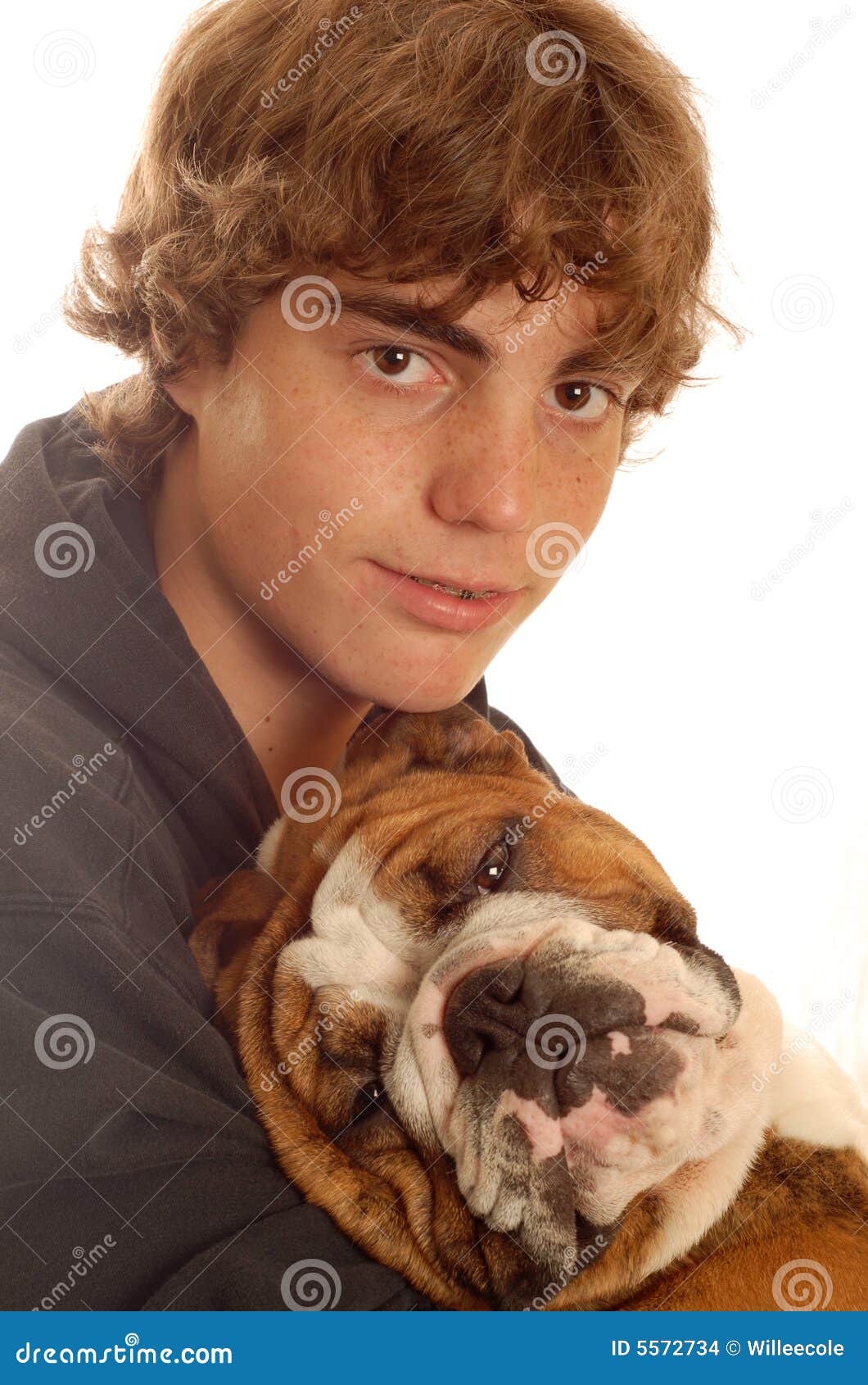 Muchacho y su perro foto de archivo. Imagen de purebred - 5572734