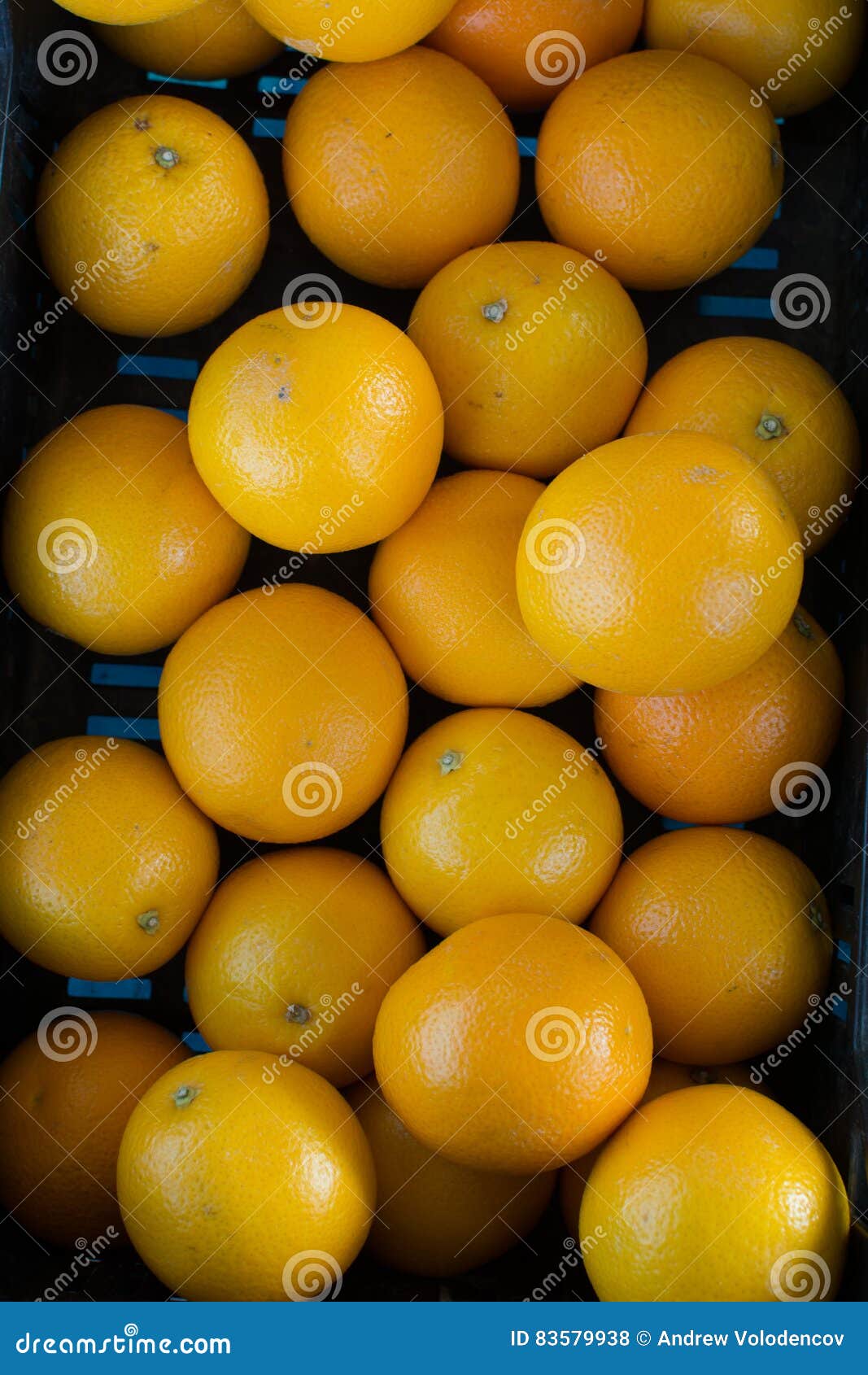 Muchas Naranjas En Una Caja Foto de archivo - Imagen de jugoso, aislado ...