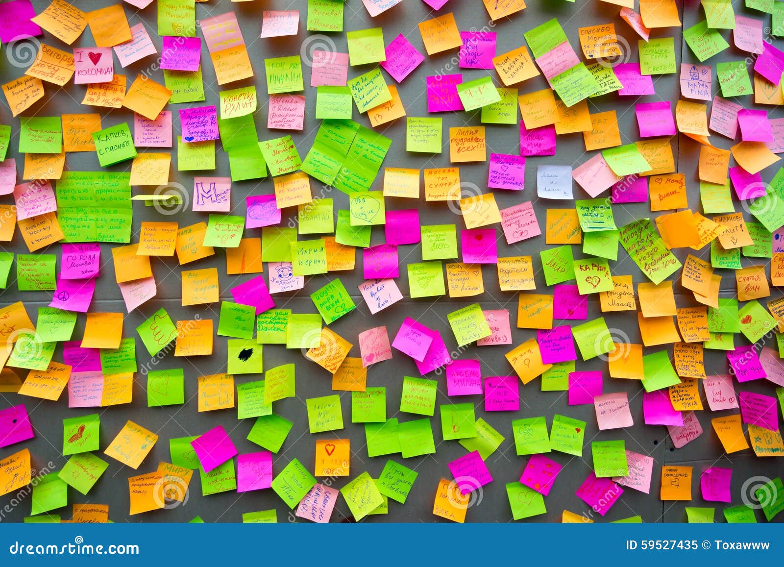 Muchas Notas De Papel De Diversos Colores Imagen de archivo - Imagen de ...