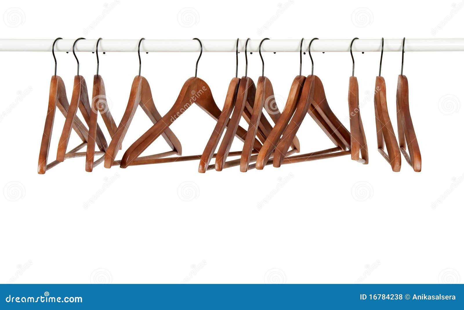 Muchas Perchas De Madera En Una Barra Foto de archivo - Imagen de ...