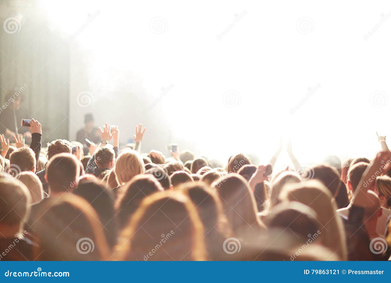 Muchedumbre de fans foto editorial. Imagen de trasero - 79863121