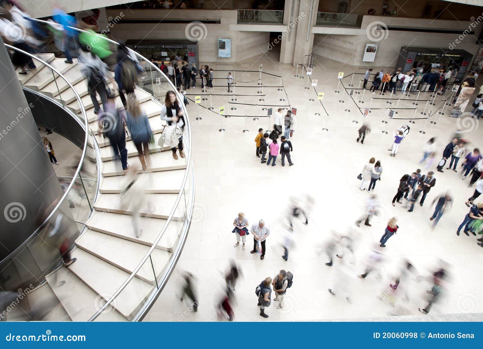 Muchedumbre En La Entrada De La Lumbrera Foto de archivo editorial ...