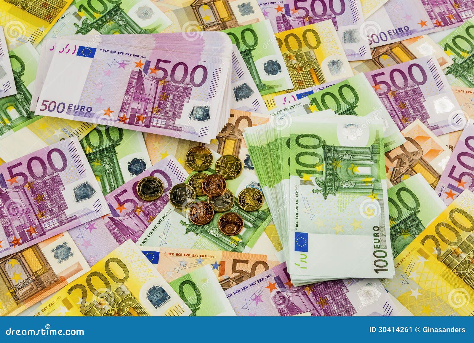 Muchos Billetes De Banco Euro Imagen de archivo - Imagen de europeo ...