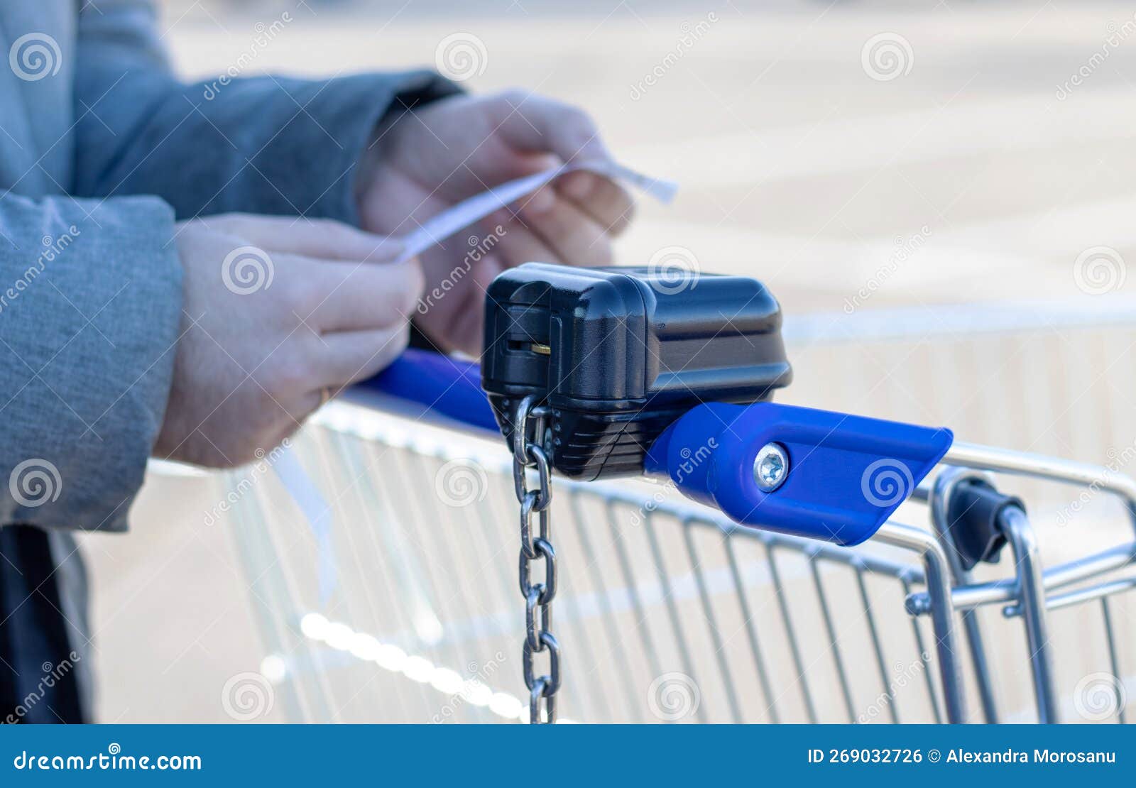 Muchos Carritos De Compras Con Sistema Antirrobo De Bloqueo De Monedas ... Muchos Carritos De Compras Con Sistema Antirrobo De Bloqueo De Monedas ...
