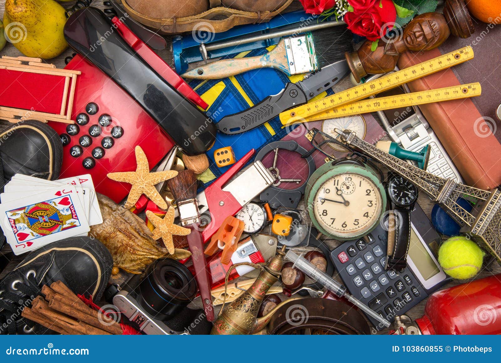 Muchos objetos en caos imagen de archivo. Imagen de mercado - 103860855