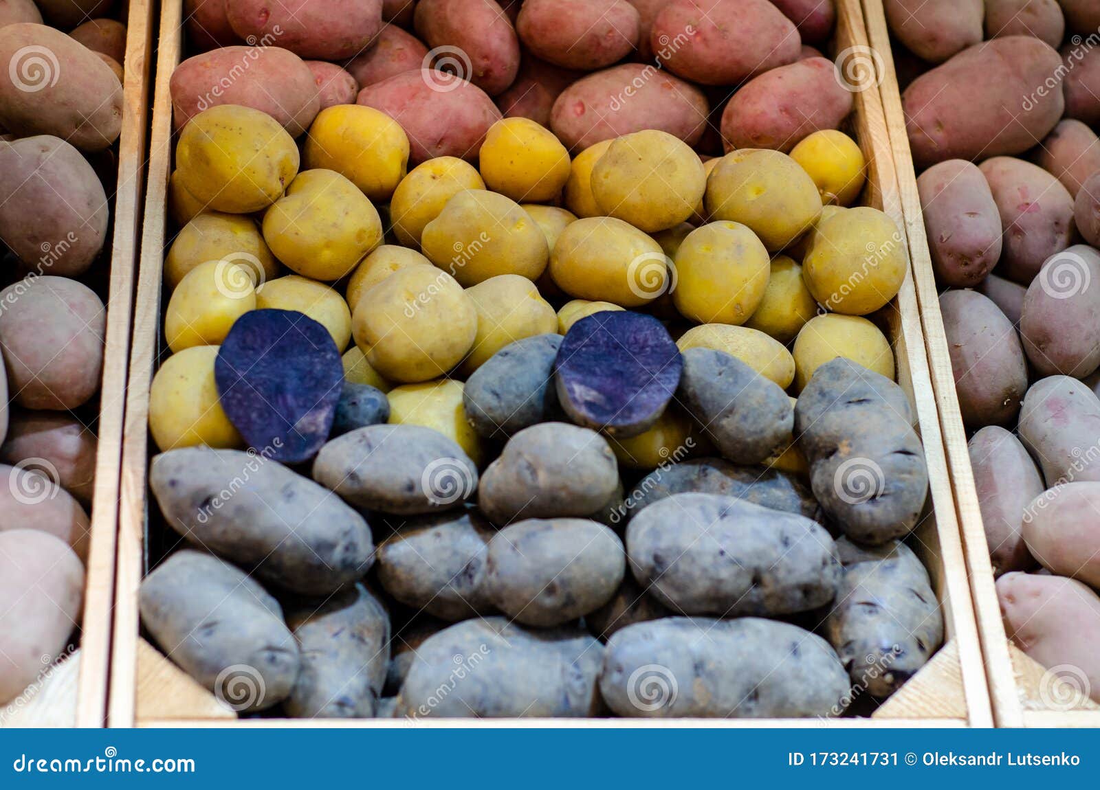Muchos Tipos De Papas En Venta Imagen de archivo - Imagen de patatas ...
