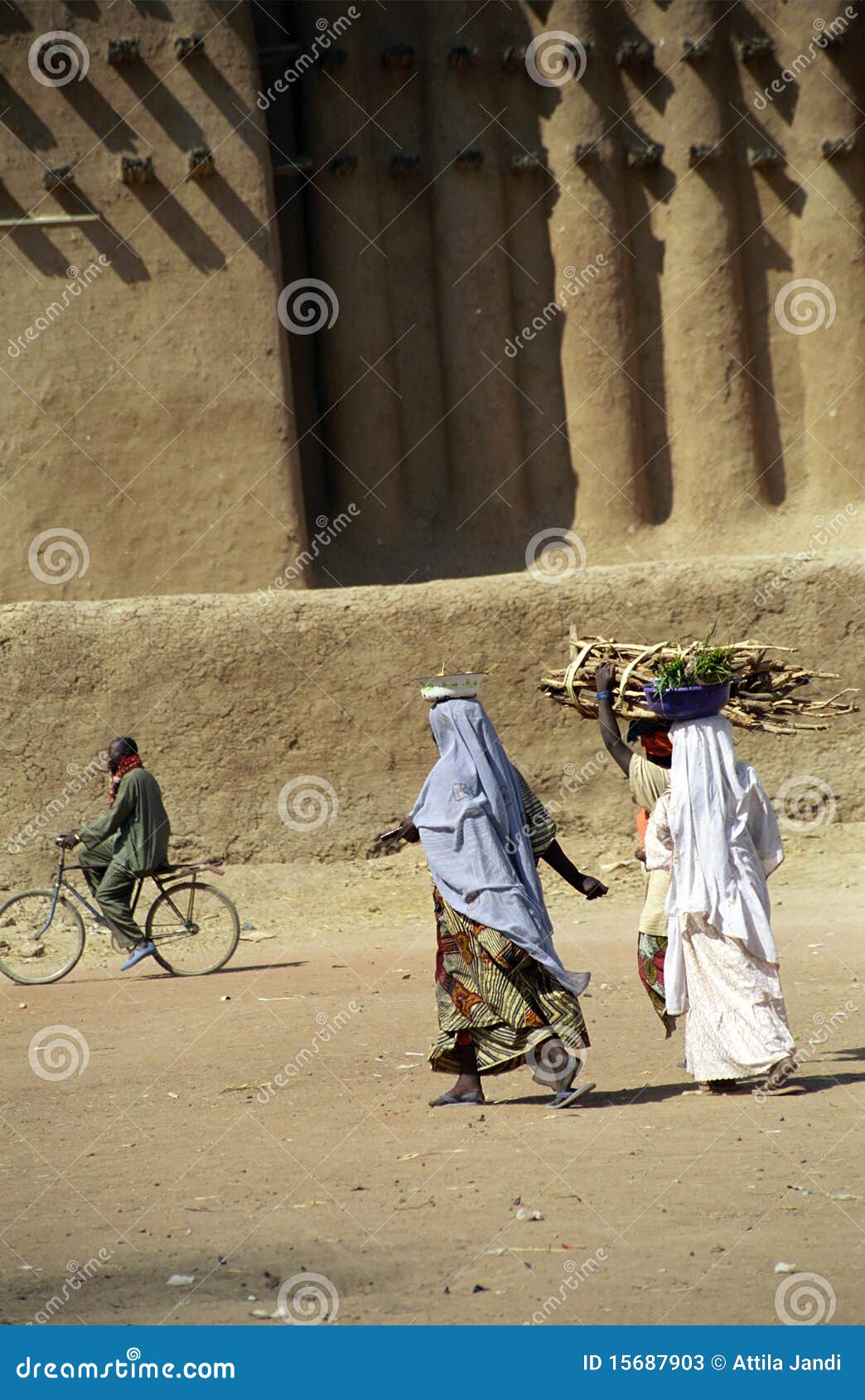 Mud Mosque, Djenne, Mali editorial stock photo. Image of islam - 15687903