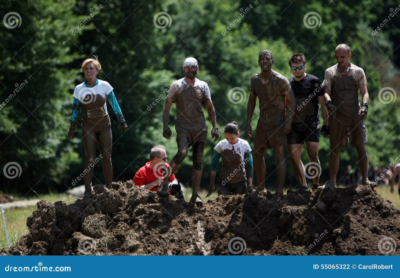 Mud running editorial photography. Image of runners, obstacles - 55065322