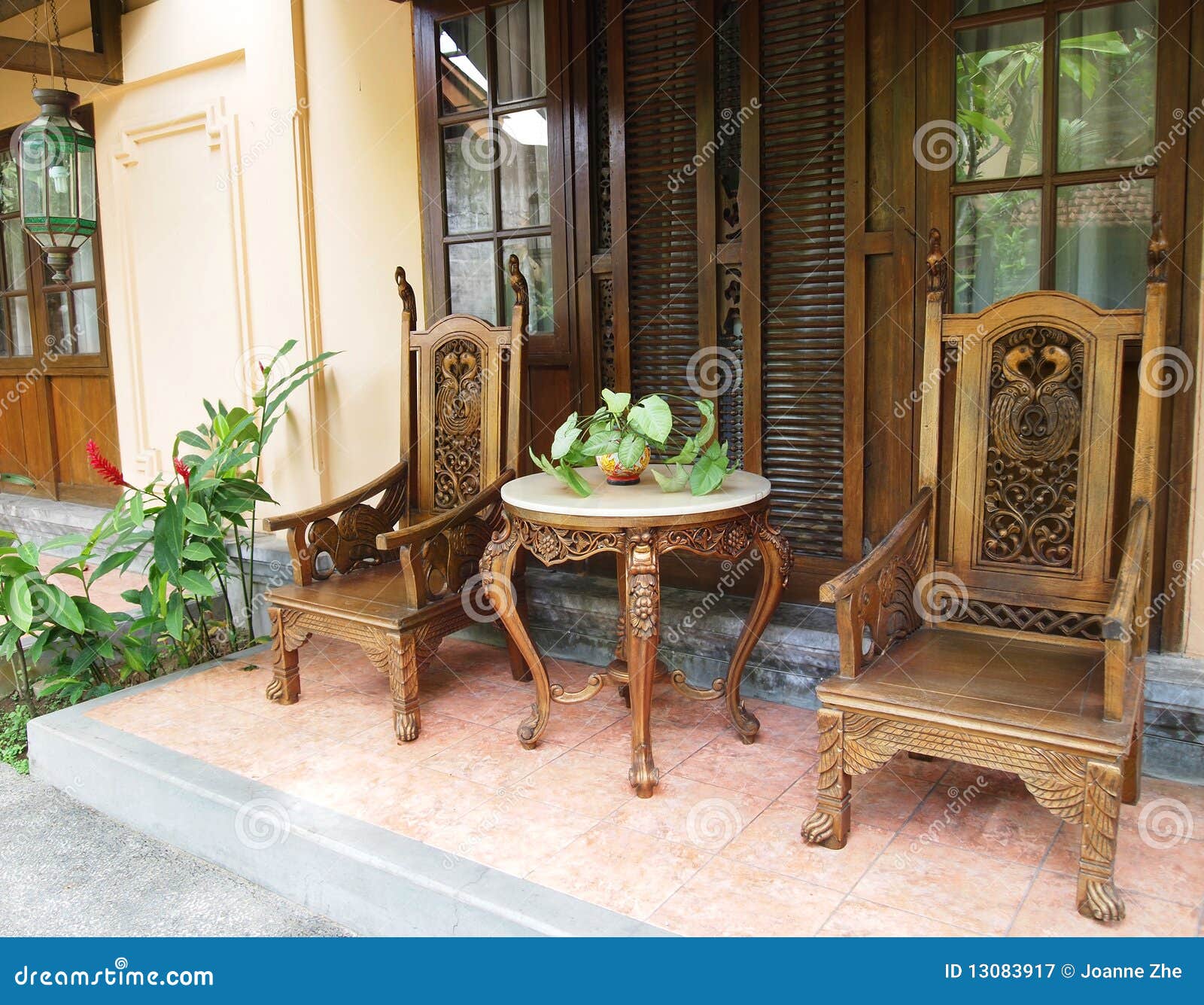 Muebles Del Balinese En Patio Imagen de archivo - Imagen de mobiliarios ...