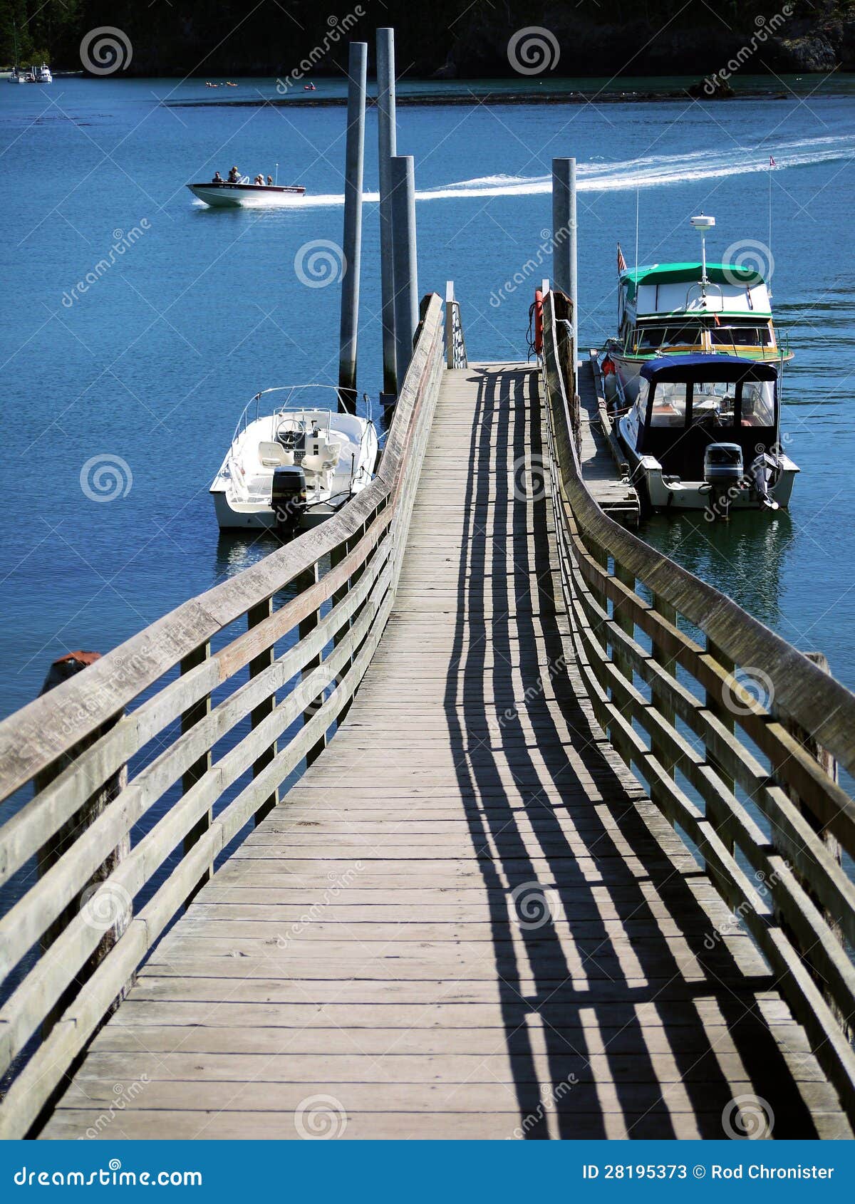 Muelle y barco de pesca imagen de archivo. Imagen de nave - 28195373