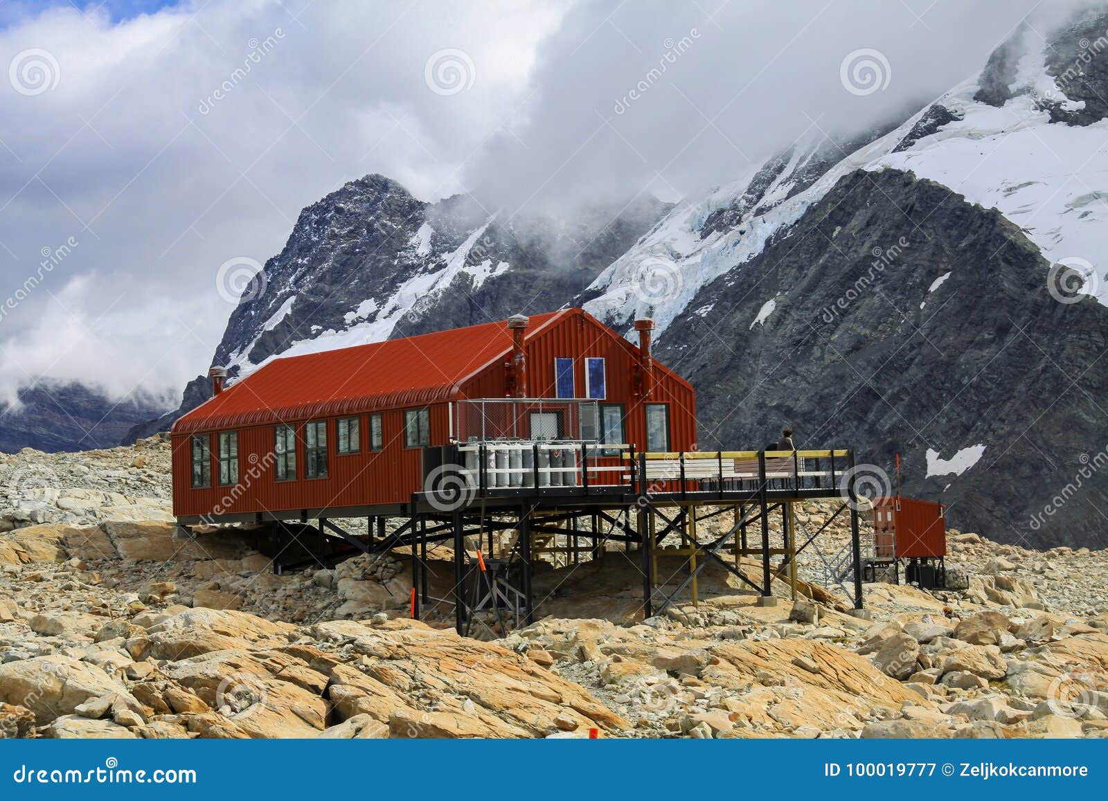 Mueller Alpine Hut in Aoraki National Park Stock Image - Image of ... Mueller Alpine Hut in Aoraki National Park Stock Image - Image of ...