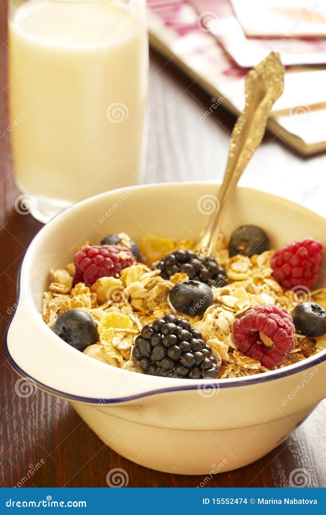 Muesli with Berries and Milk Stock Photo - Image of healthy, beverage ...