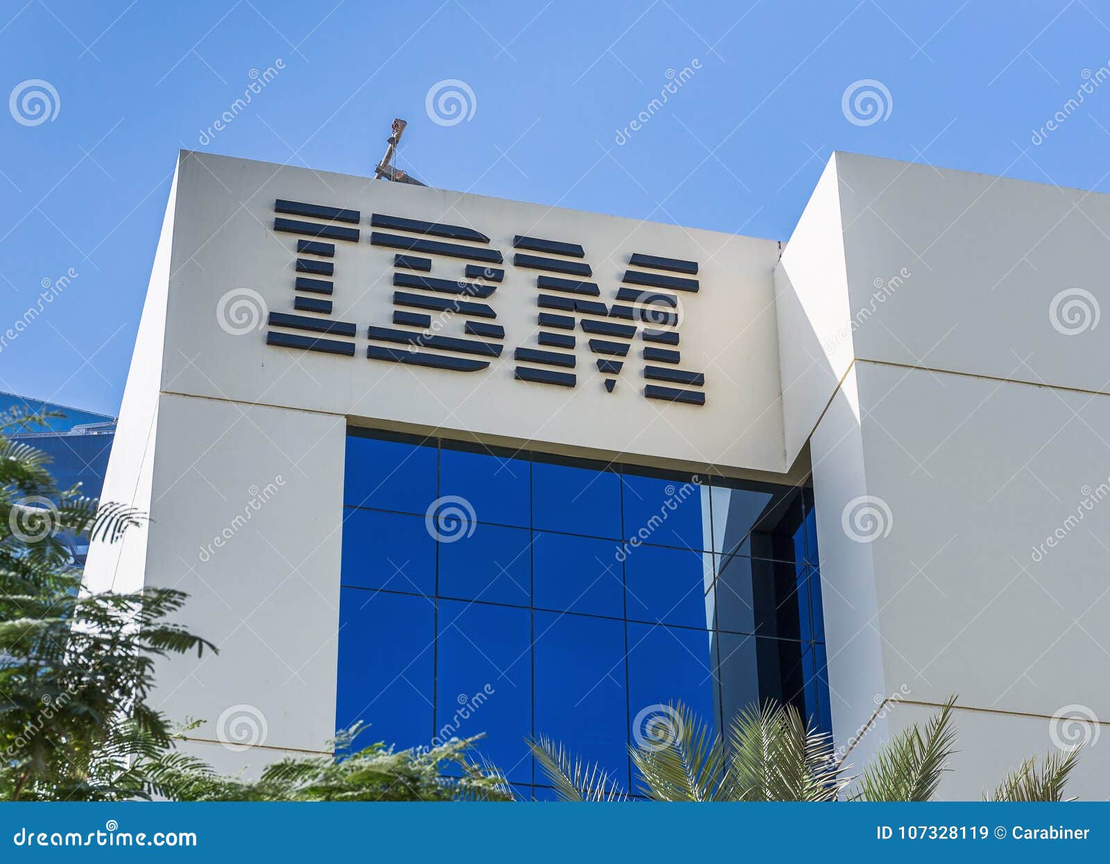Muestra De IBM En El Edificio De Oficinas En Dubai Imagen de archivo ...