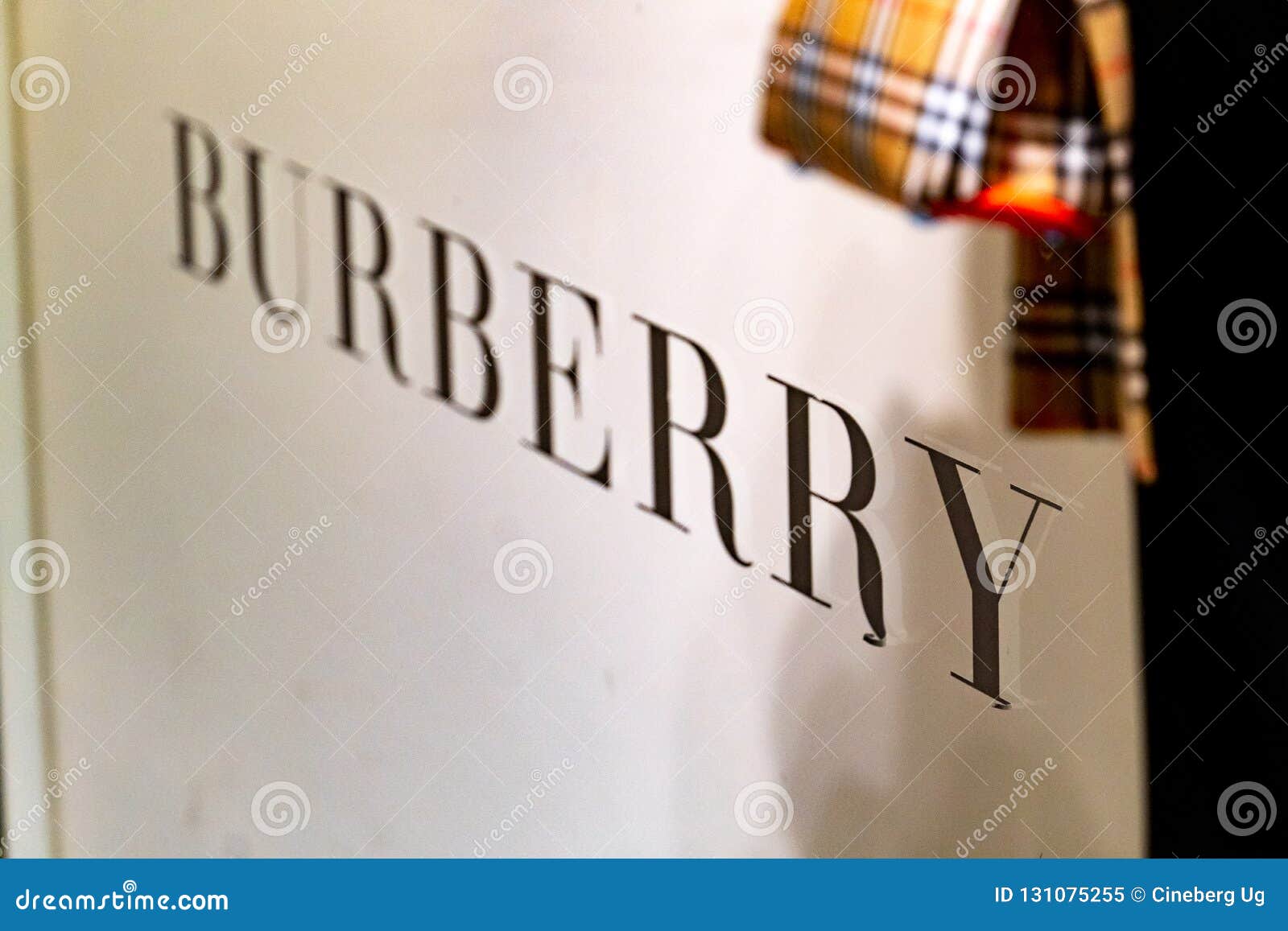 Muestra De La Marca De Burberry Imagen editorial - Imagen de almacén ...