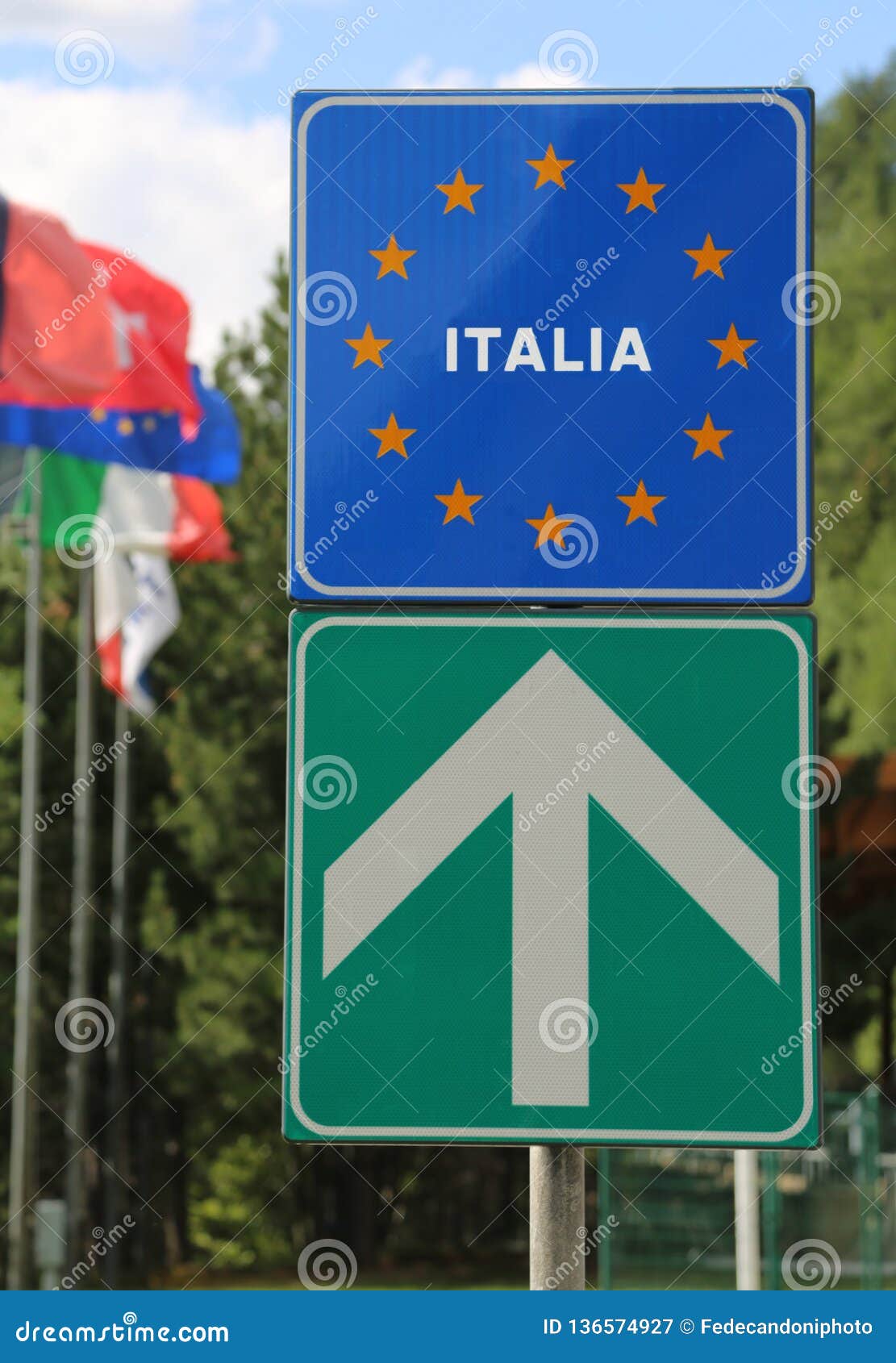 Muestra Que Marca La Frontera Con Italia Imagen de archivo - Imagen de ...