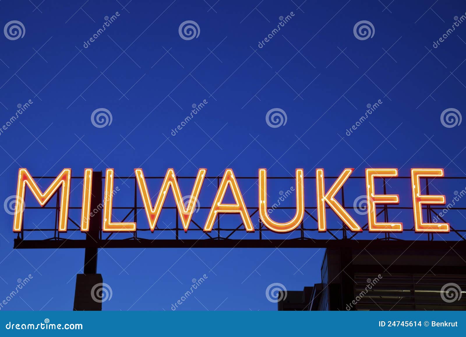 Muestra roja de Milwaukee foto de archivo. Imagen de azul - 24745614