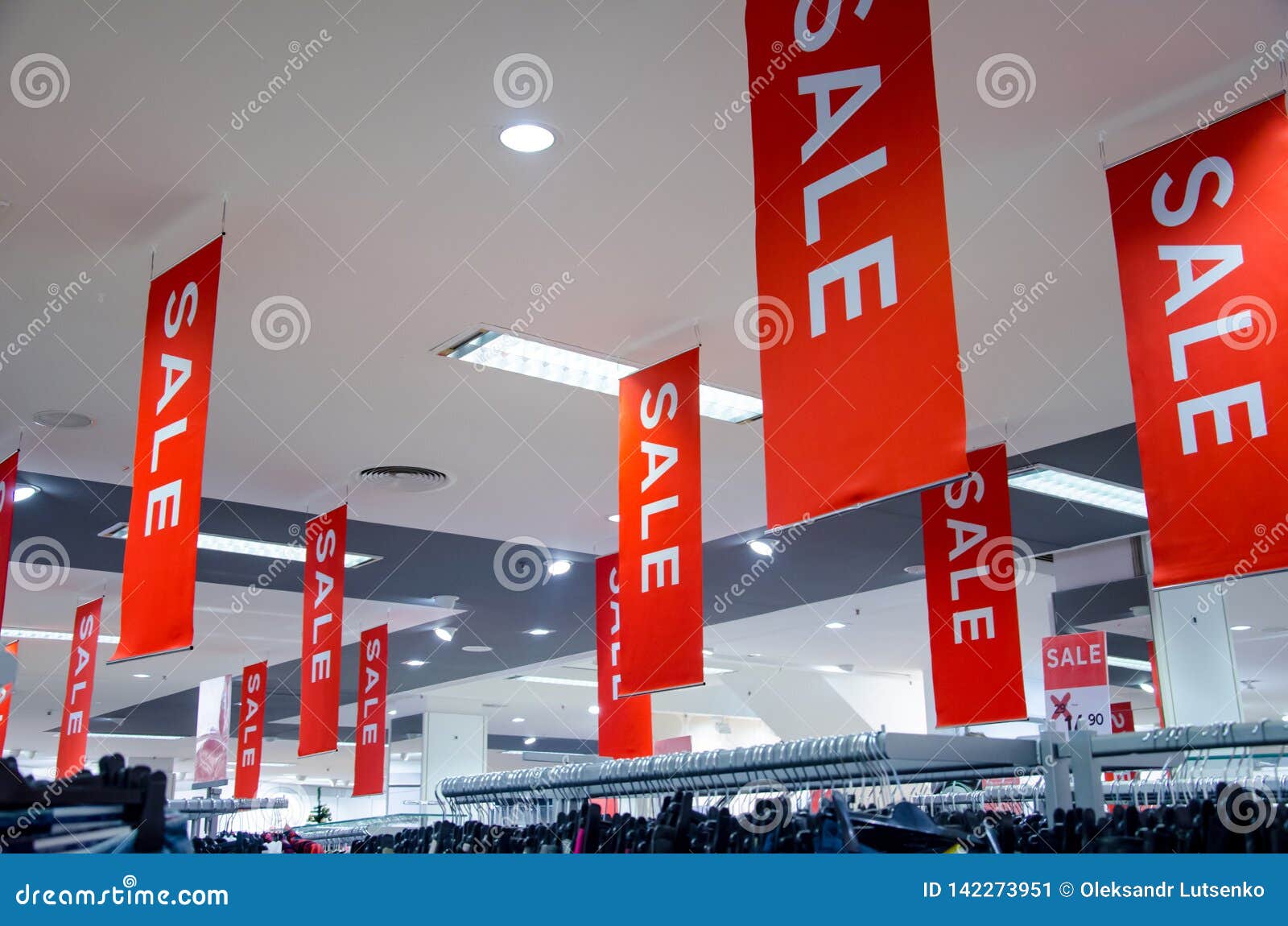 Muestras De La Venta En La Tienda Imagen de archivo - Imagen de ...