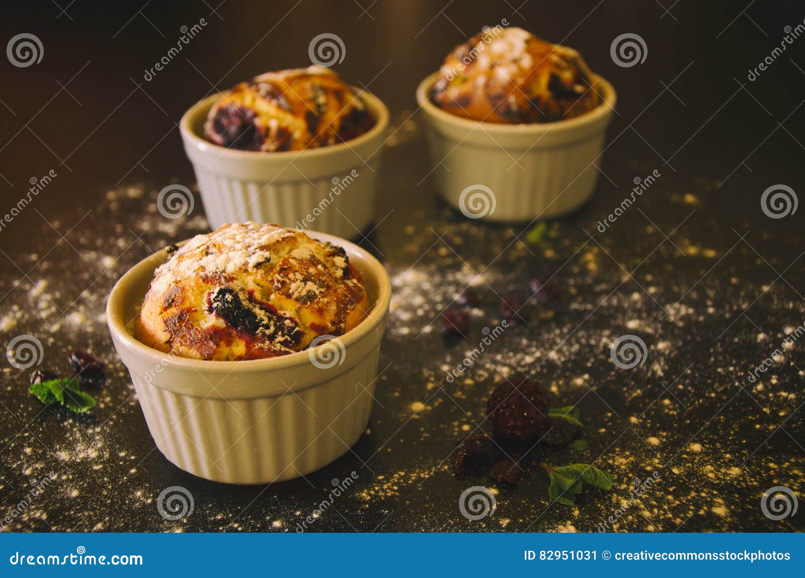 Muffin De Blueberry Nos Ramekins Imagem. Imagem: 82951031