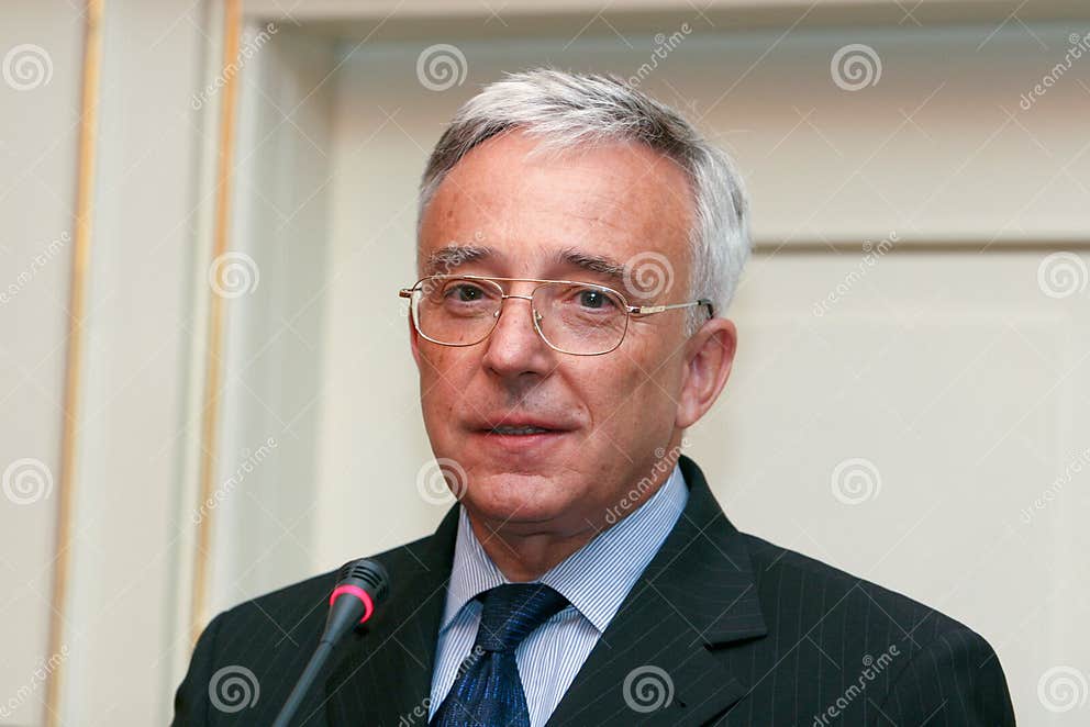 Mugur Isarescu fotografía editorial. Imagen de rumano - 22855257