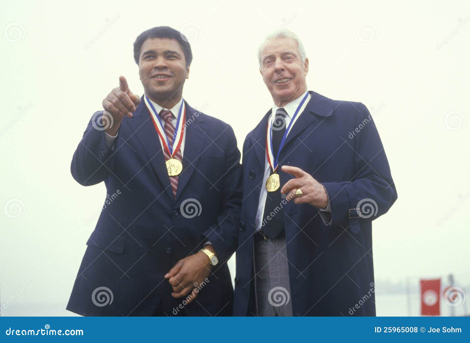 Muhammad Ali Et Joe DiMaggio Photo stock éditorial - Image du hommes ...