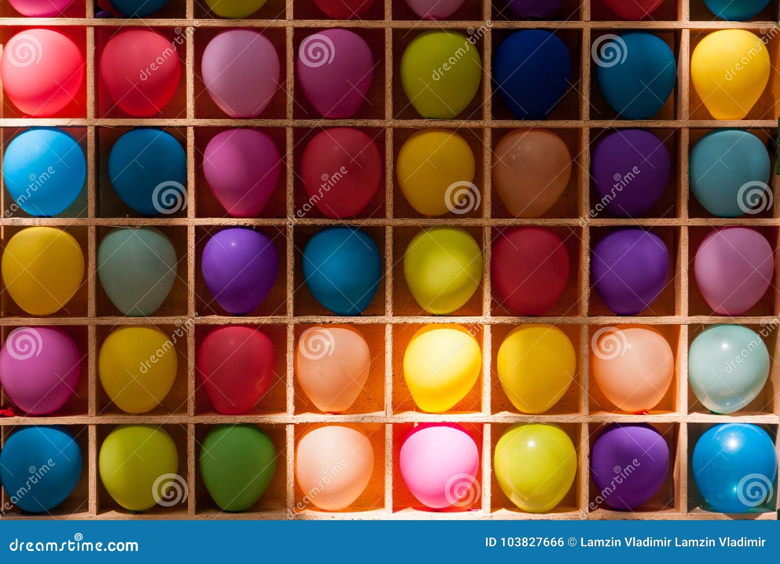 Muitas bolas coloridas foto de stock. Imagem de pitada - 103827666