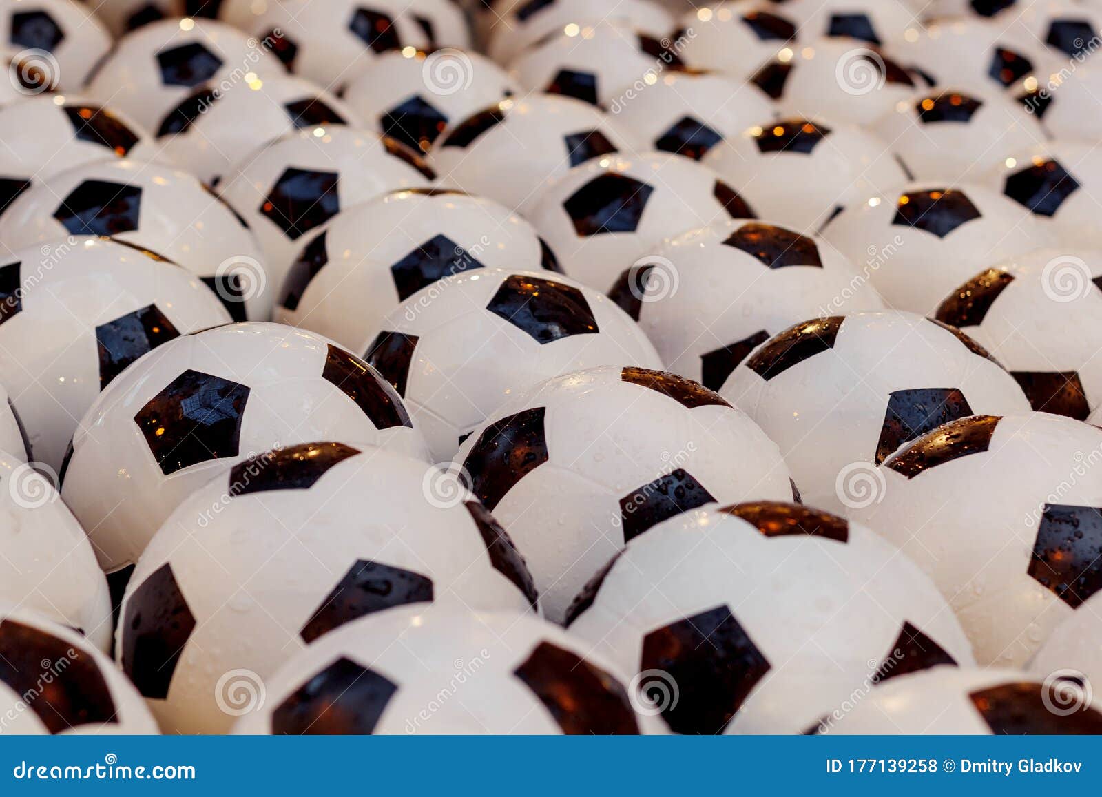 Muitas Bolas De Futebol Preto E Branco Juntas Foto de Stock - Imagem de ...