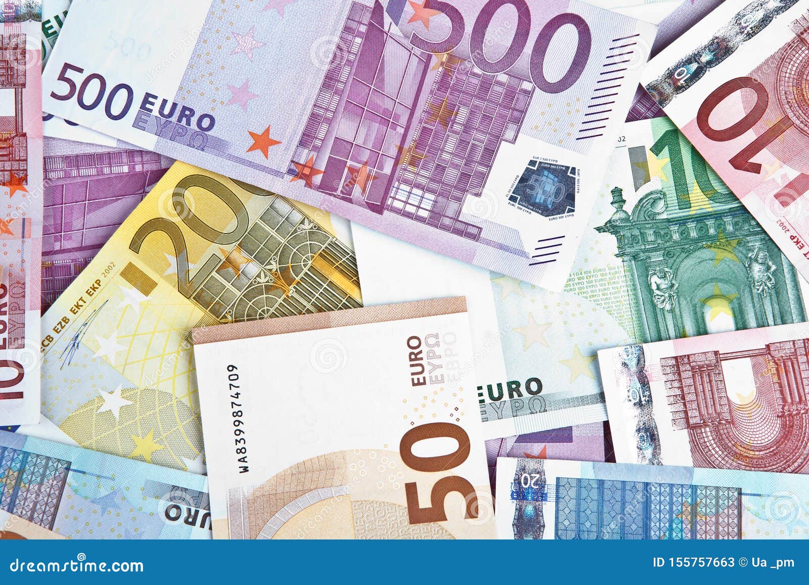 Muitas notas de euro imagem de stock. Imagem de banco - 155757663