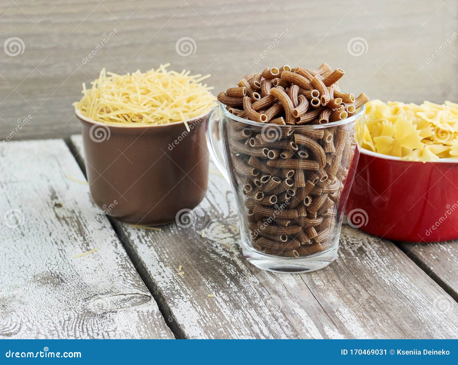 Muitos Tipos De Massas Secas Nos Copos Imagem de Stock - Imagem de ...