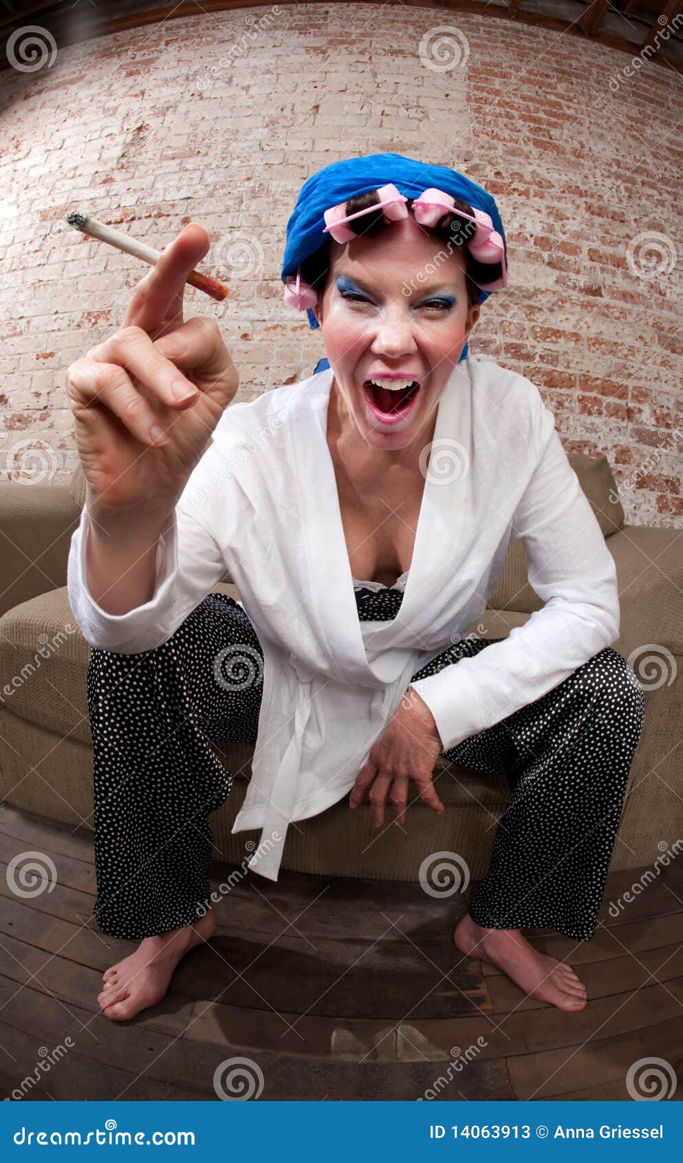 Mujer articulada ruidosa imagen de archivo. Imagen de despierto - 14063913