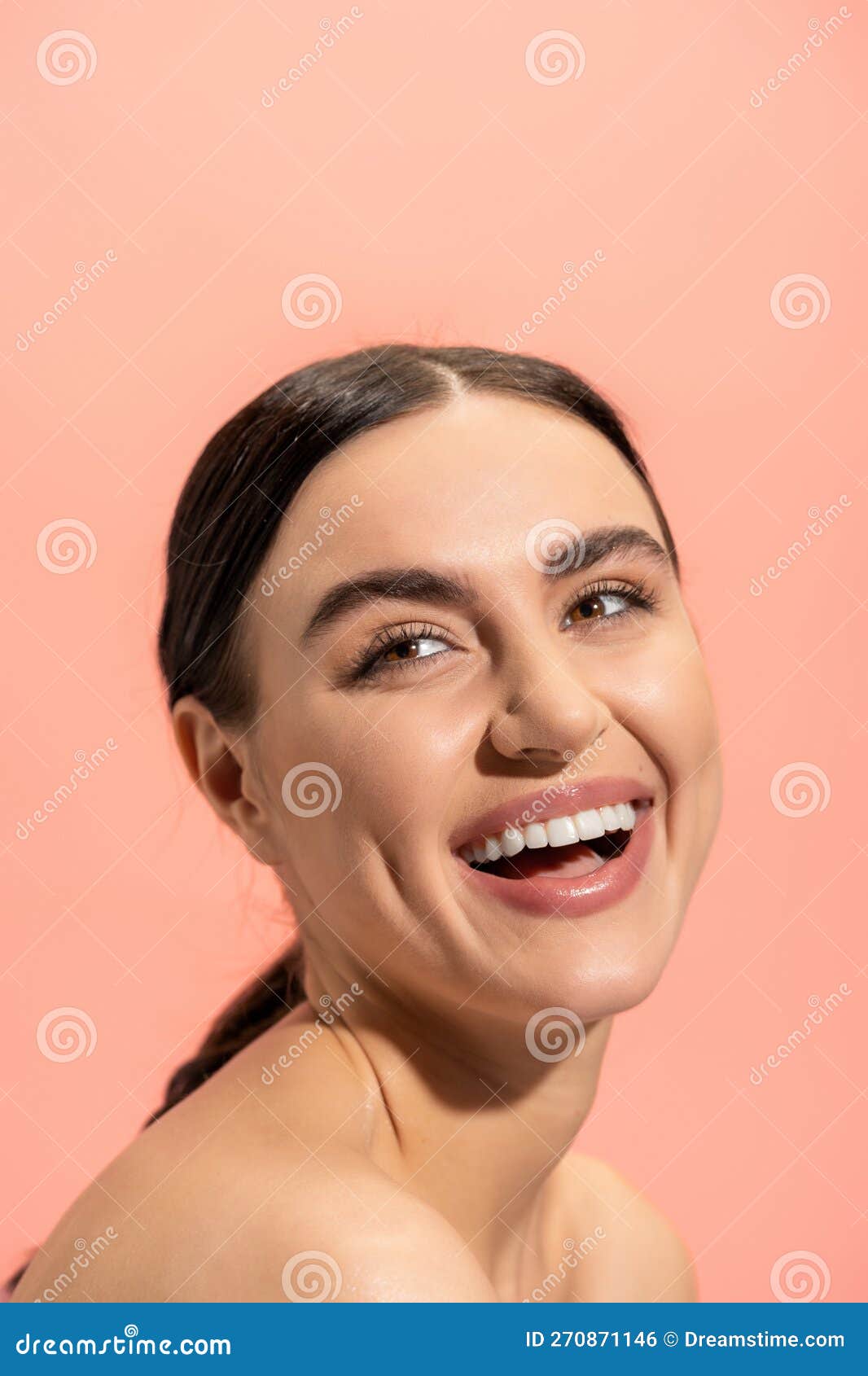 Mujer Asombrada Con La Boca Abierta Y Foto De Archivo Imagen De Rimel Adulto 270871146