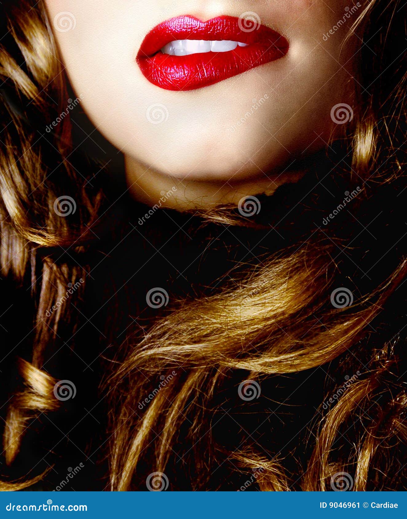 Mujer Atractiva Con Los Labios Rojos Imagen de archivo - Imagen de ...