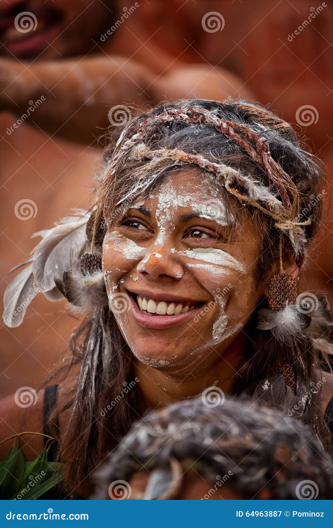 Mujer australiana aborigen fotografía editorial. Imagen de australiano ...