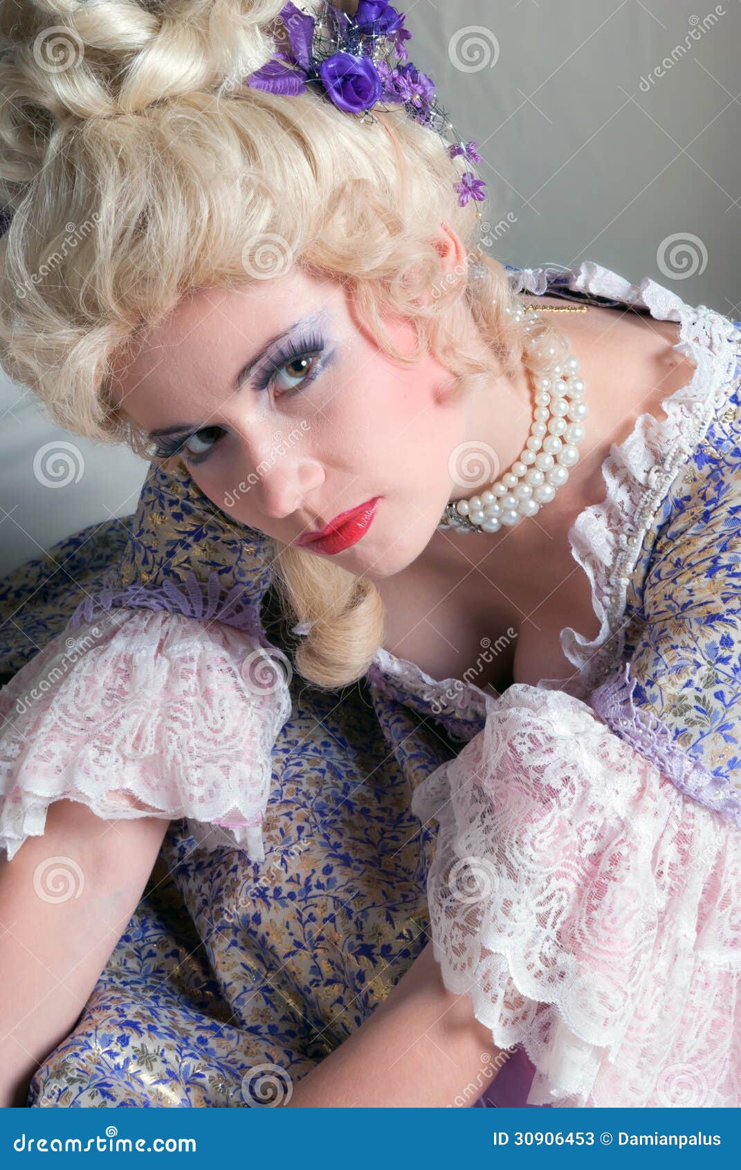 Mujer barroca del estilo imagen de archivo. Imagen de encanto - 30906453