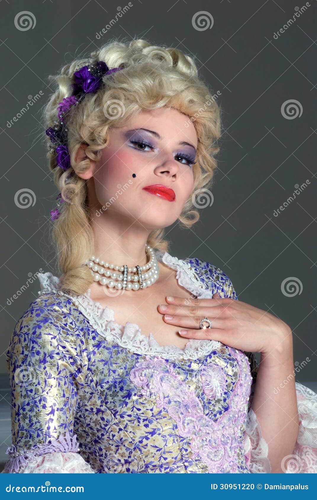 MUJER BARROCA DEL ESTILO foto de archivo. Imagen de belleza - 30951220