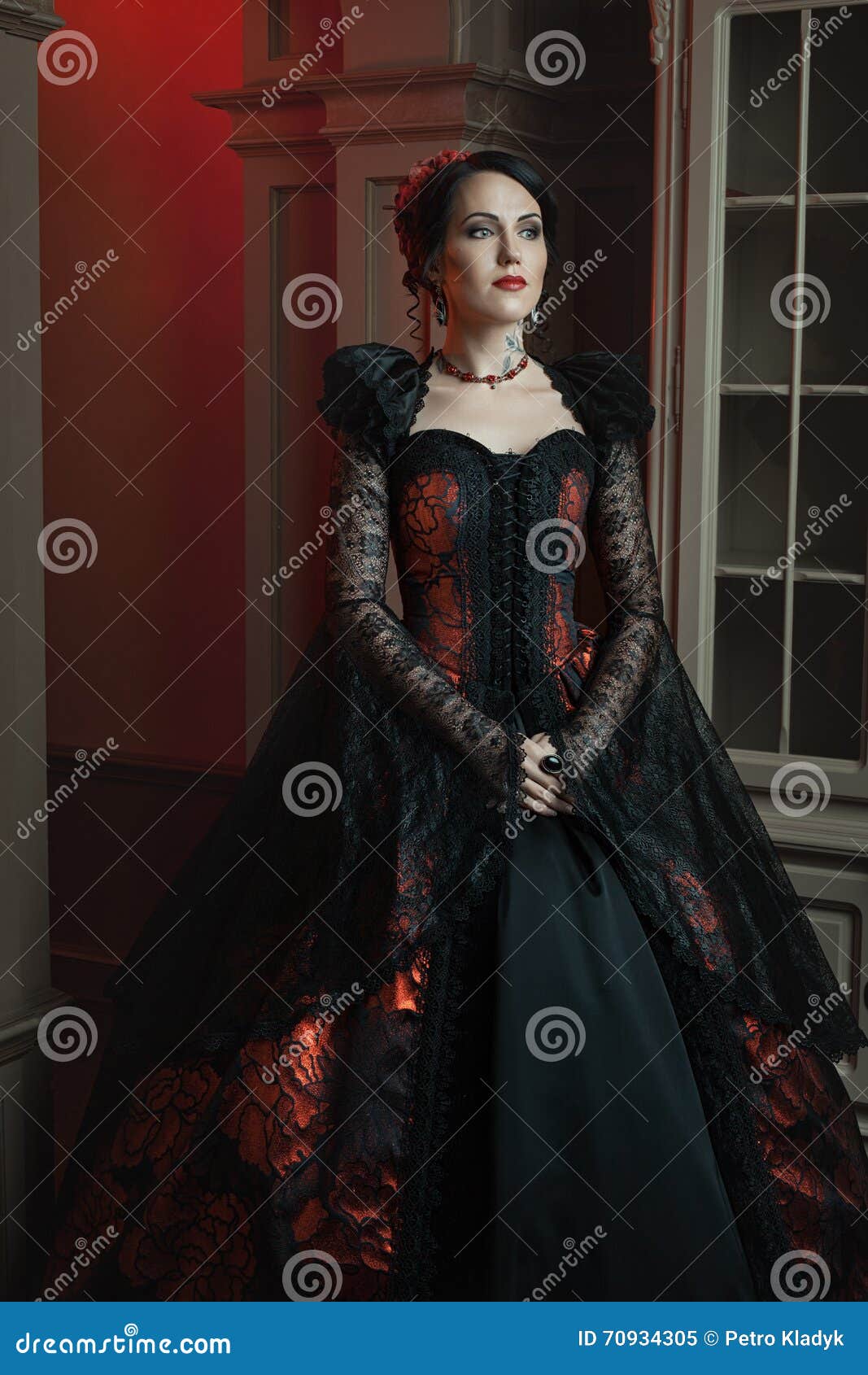 Mujer barroca del estilo imagen de archivo. Imagen de persona - 70934305