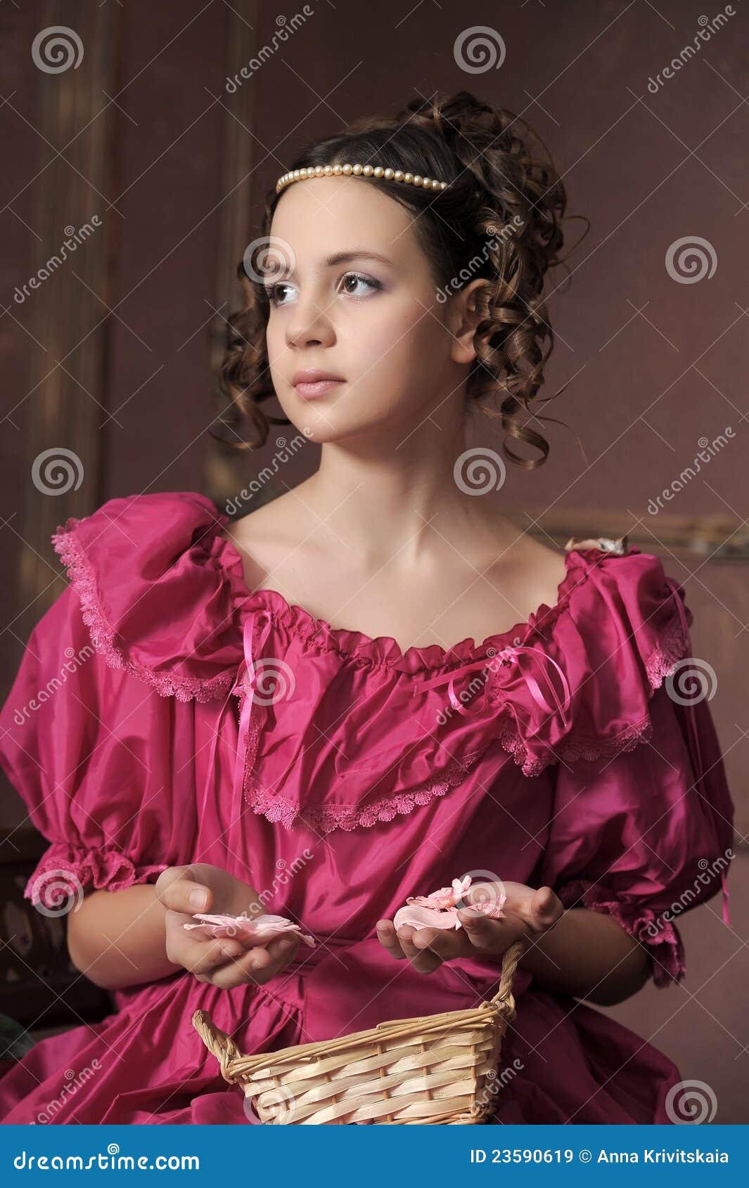 Mujer Barroca En Traje Histórico Imagen de archivo - Imagen de alineada ...