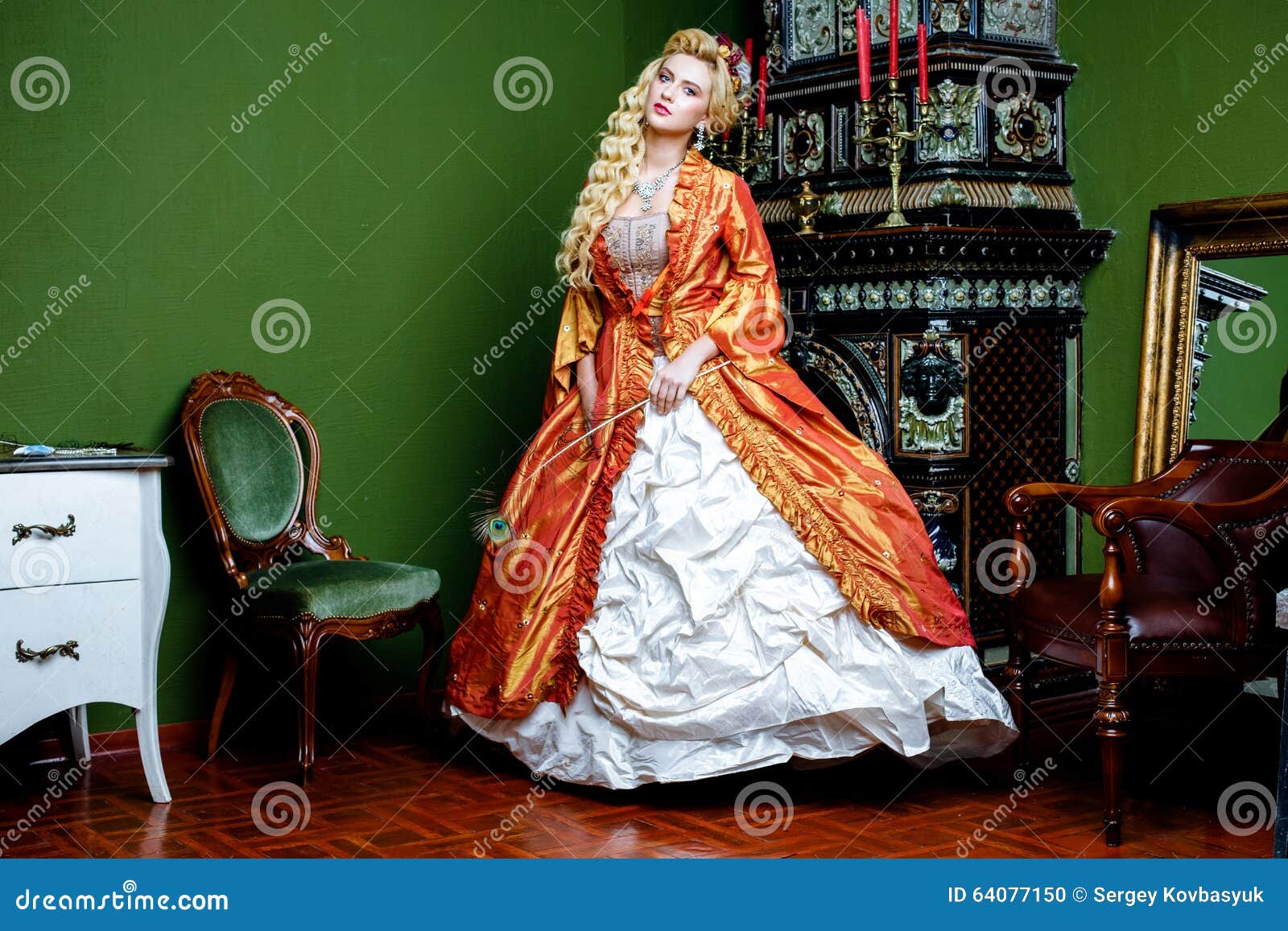 Mujer Barroca Retra De La Moda Foto de archivo - Imagen de rojo ...