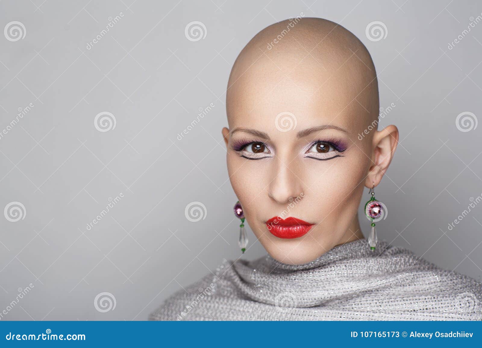 Mujer calva de la belleza imagen de archivo. Imagen de quimioterapia ...