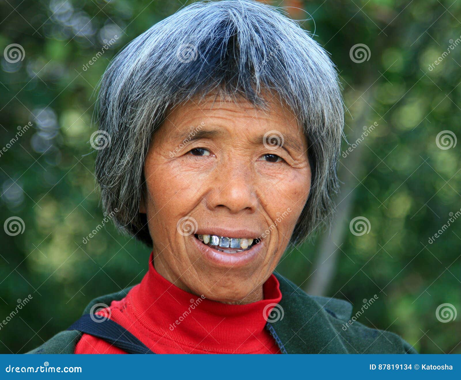 Mujer China Mayor Sonriente Imagen de archivo editorial - Imagen de ...