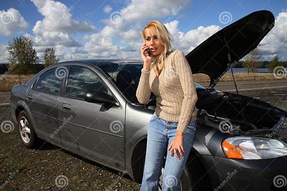 Mujer con apuro auto imagen de archivo. Imagen de polluelo - 3351079