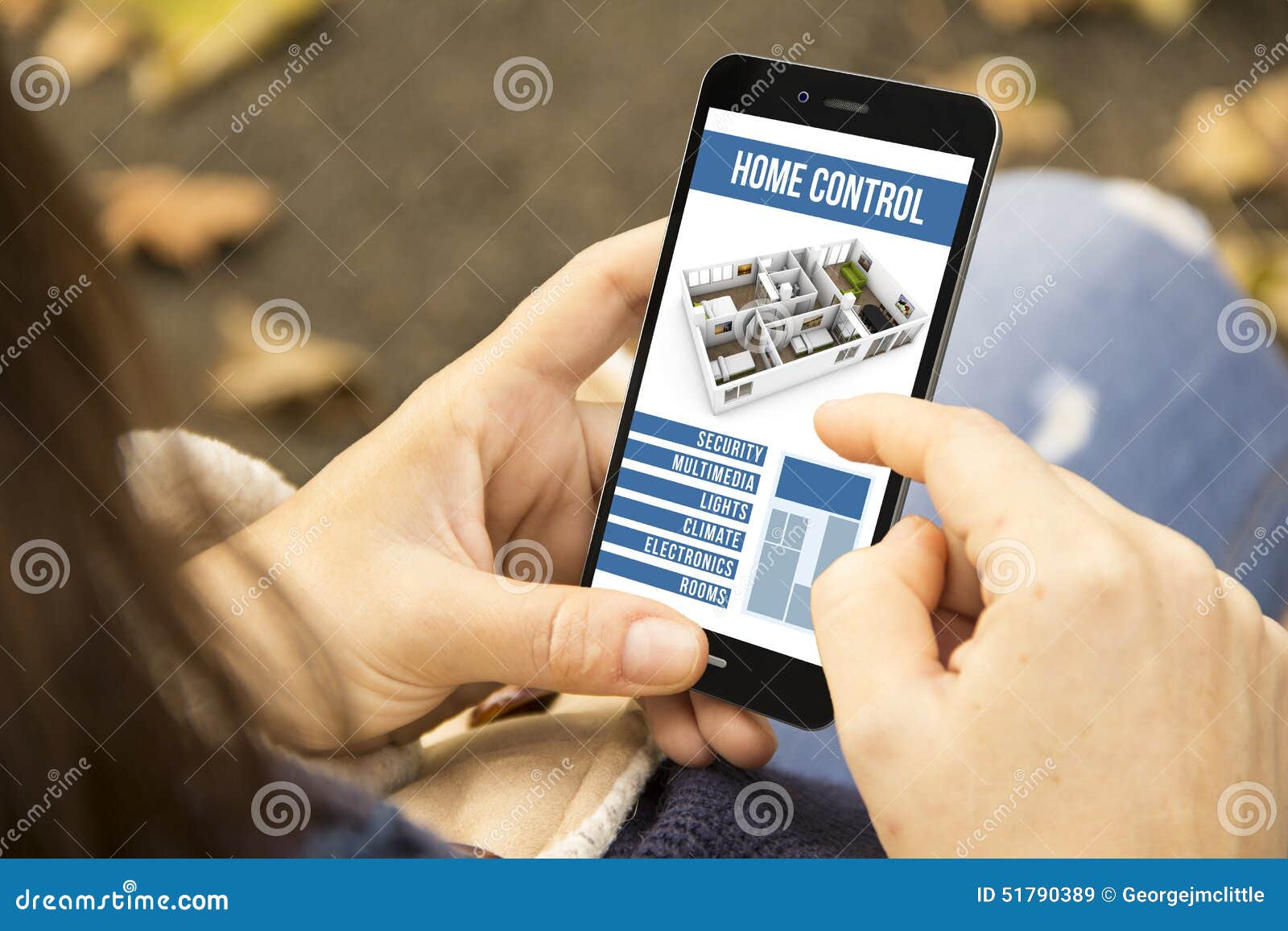 Mujer Con El Control Casero Elegante App En El Parque Imagen de archivo - Imagen de concepto ...
