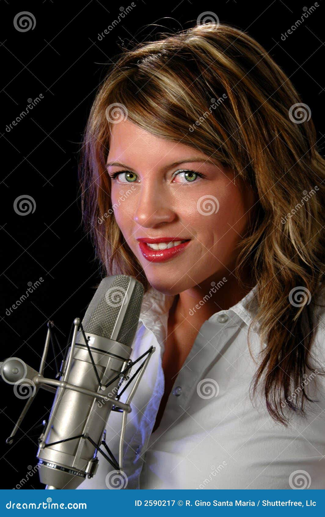Mujer Con El Micrófono De La Vendimia Imagen de archivo - Imagen de ...